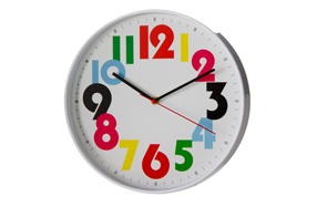 Divertido reloj de pared con números de colores | Regalador.com