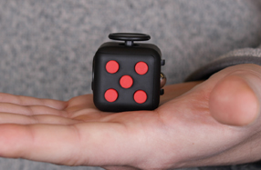 Fidget Cube: el dado antiestrés que todo el mundo quiere | Regalador.com